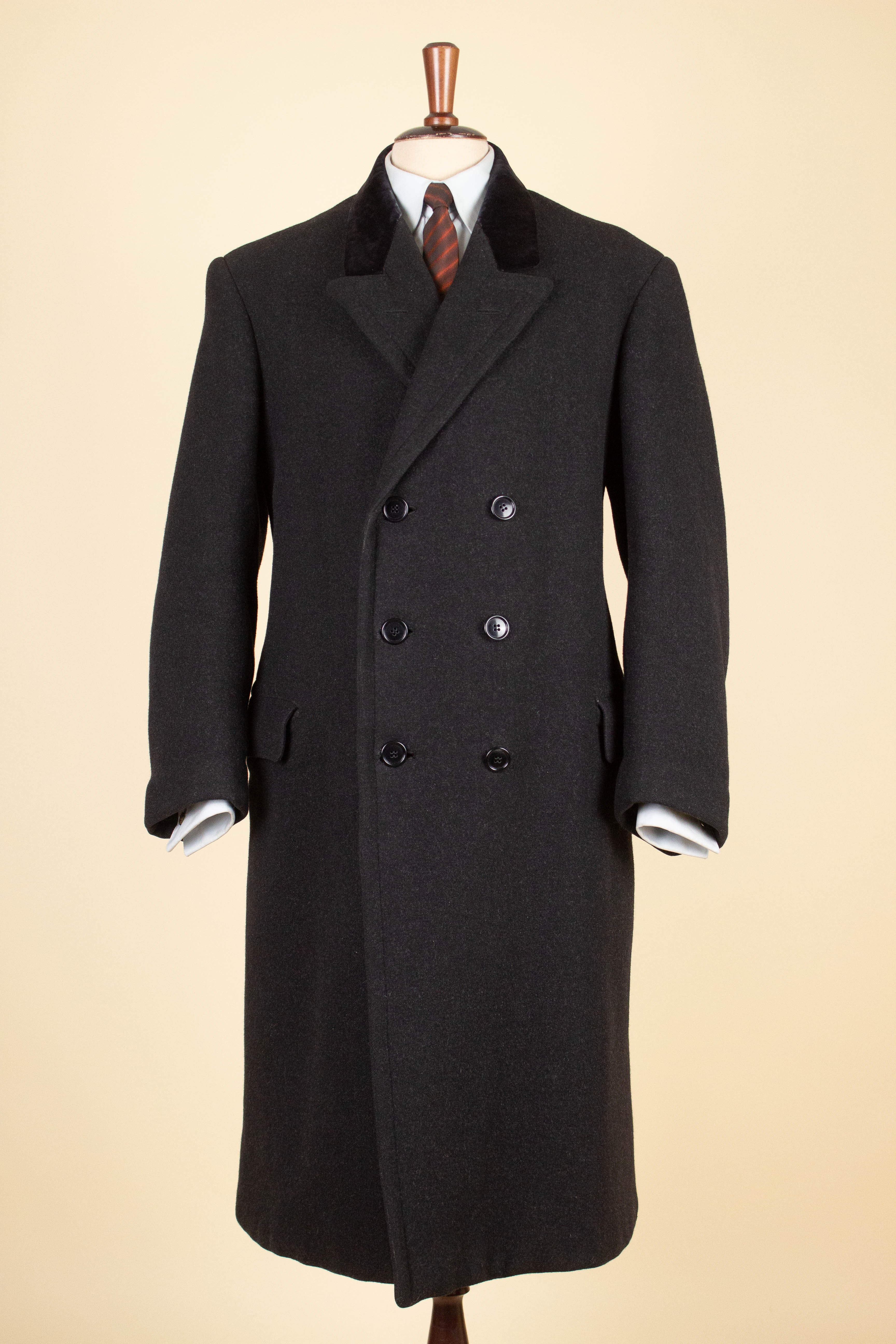 SWEDISH 1920S DARK GREY CHESTERFIELD COAT. SIZE CA EU 48 – A. MARCHESAN