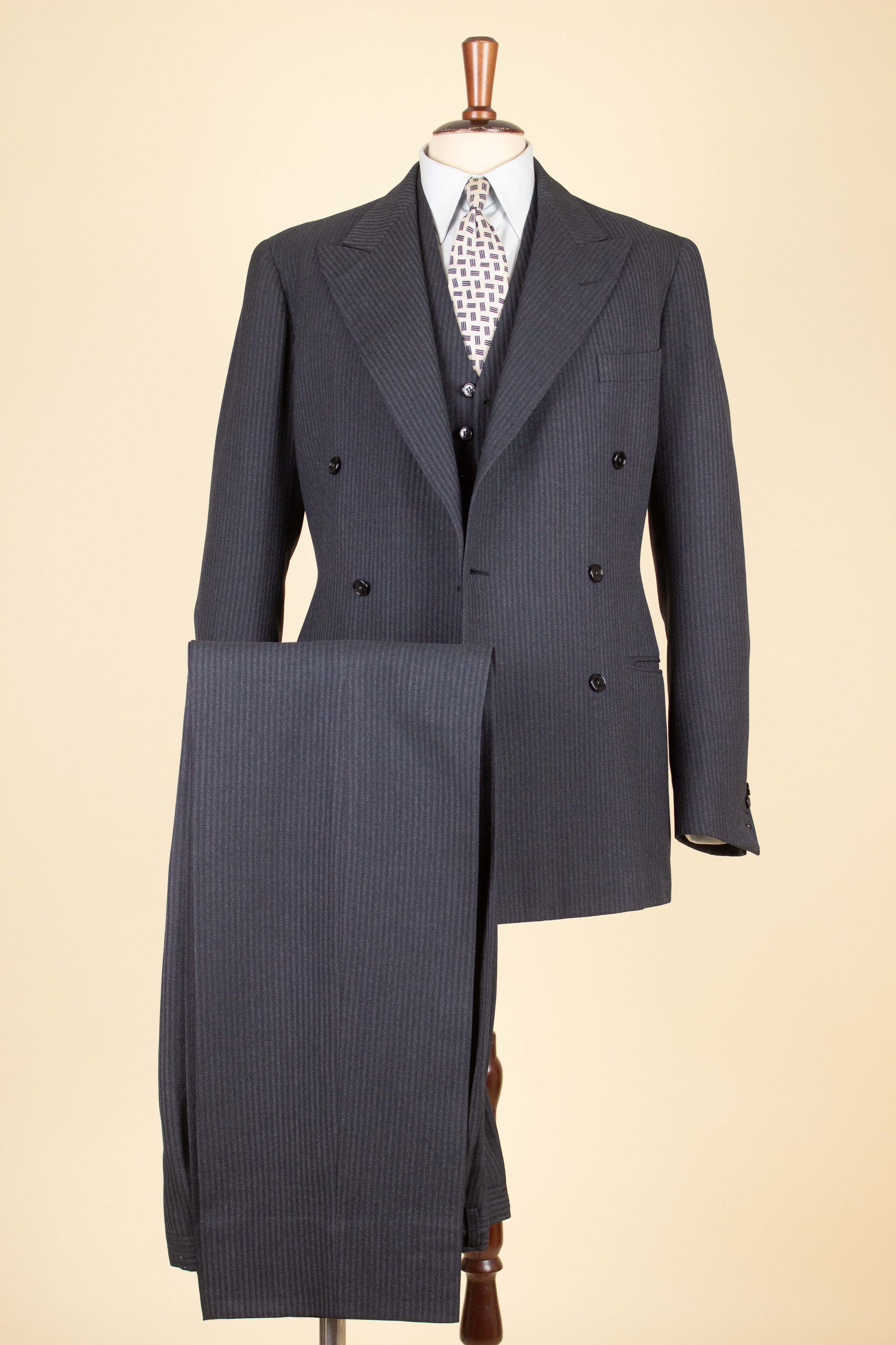 SWEDISH 1954 GREY BESPOKE THREE PIECE DOUBLE BREASTED SUIT BY LUND & L ...