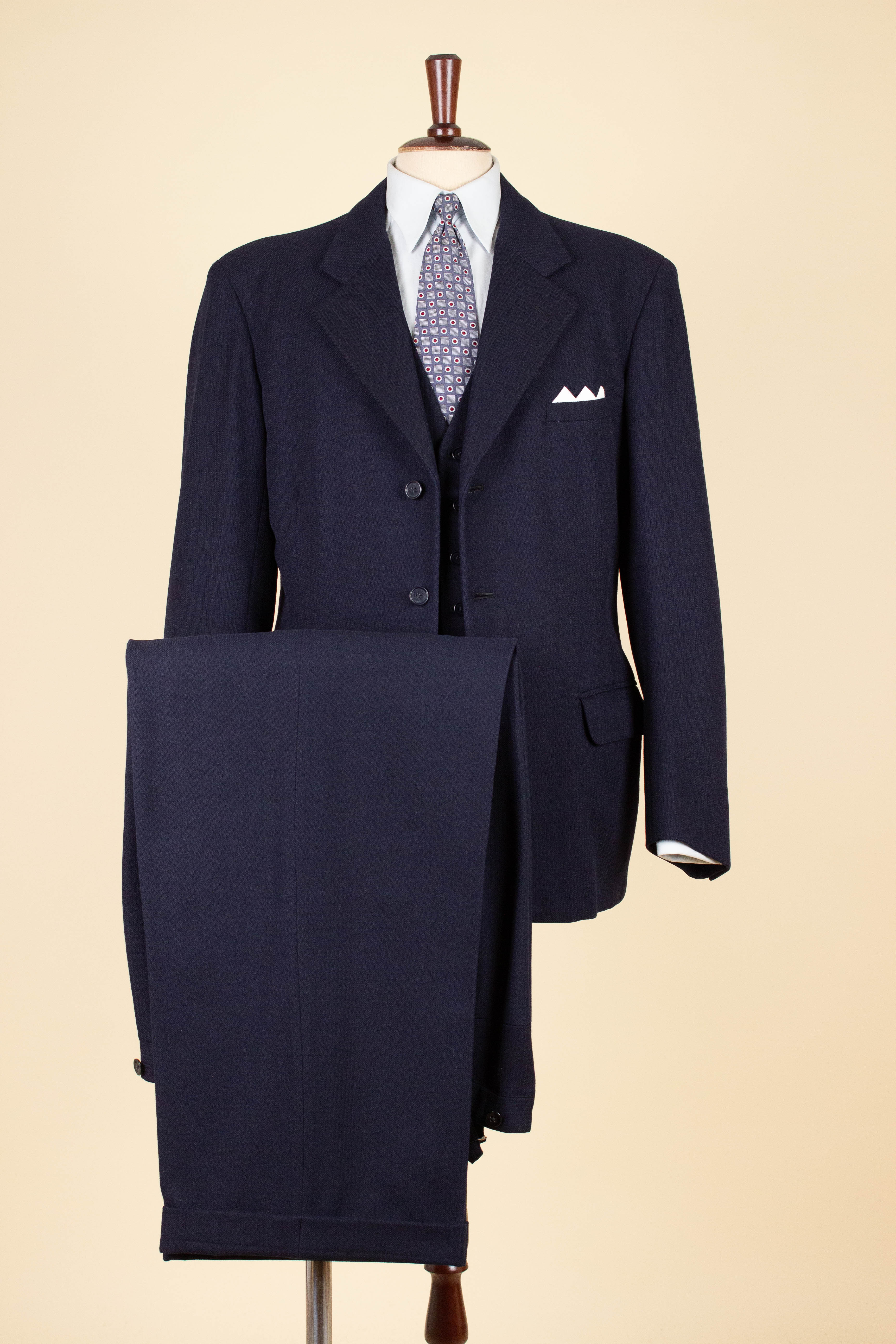 SWEDISH 1946 DARK BLUE THREE PIECE BESPOKE SUIT BY SÖDERSTRÖM & SON. S ...